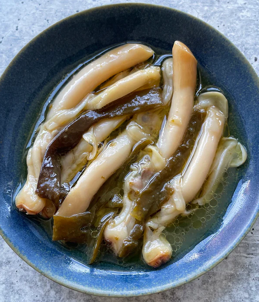Porto-Muinos Razor Clams with Sea Spaghetti and Garlic – Medineterranean